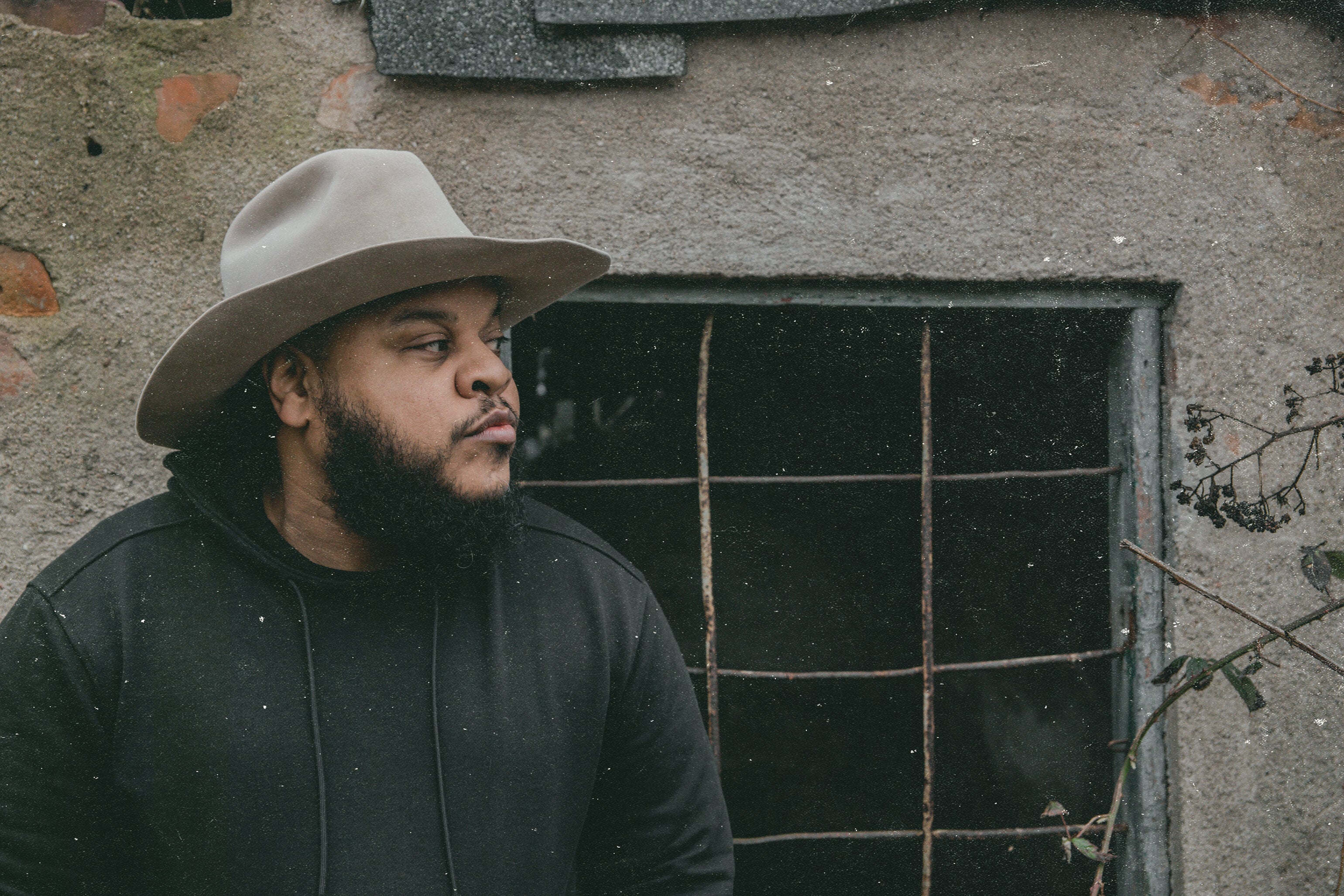 Anthony Mills announce part III of his country trilogy with Hook, lyin ...